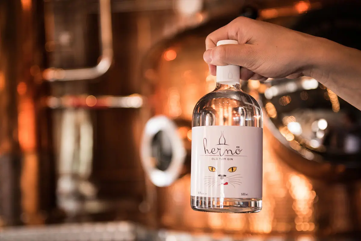 Hernö Old Tom标志设计含义及杜松子酒品牌设计理念-诗宸标志设计