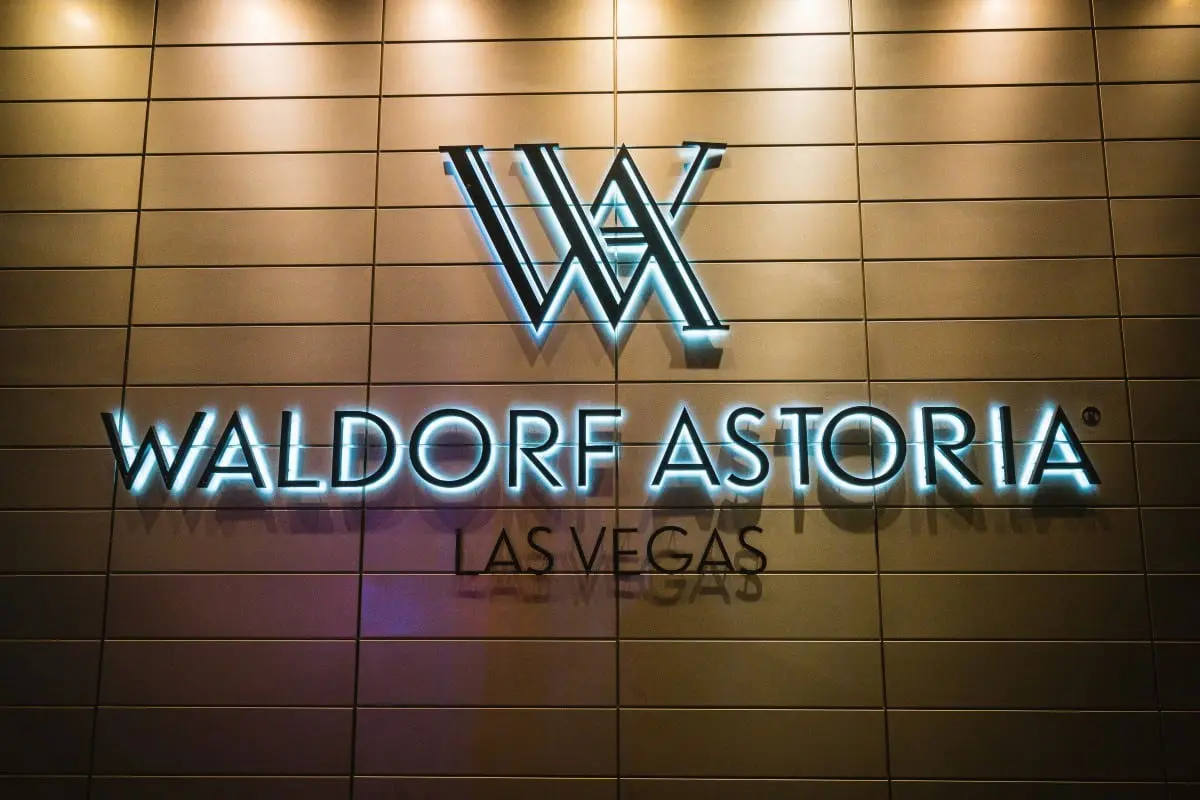 WALDORF ASTORIA华尔道夫酒店标志设计含义及酒店品牌设计理念-诗宸标志设计