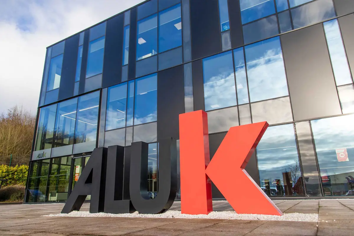 ALUK阿鲁克门窗logo设计含义及门窗品牌设计理念-诗宸标志设计