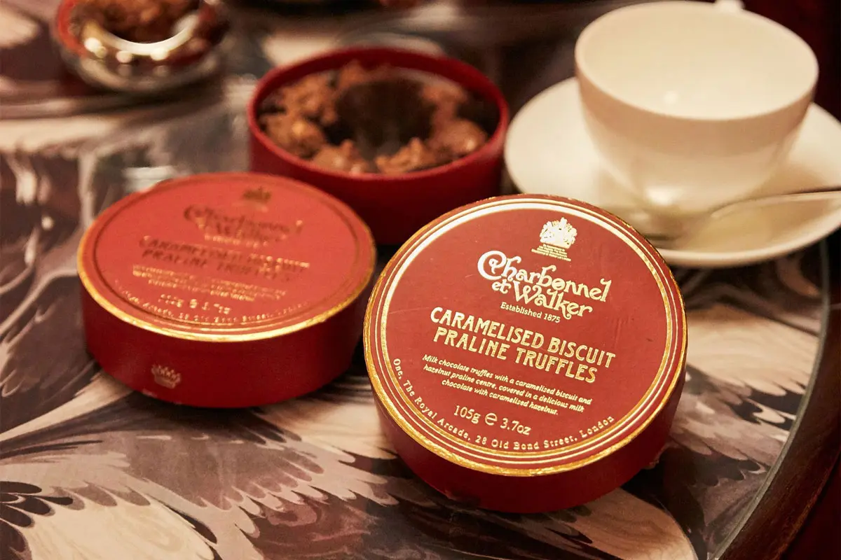 Charbonnel et Walker标志设计含义及巧克力品牌设计理念-诗宸标志设计