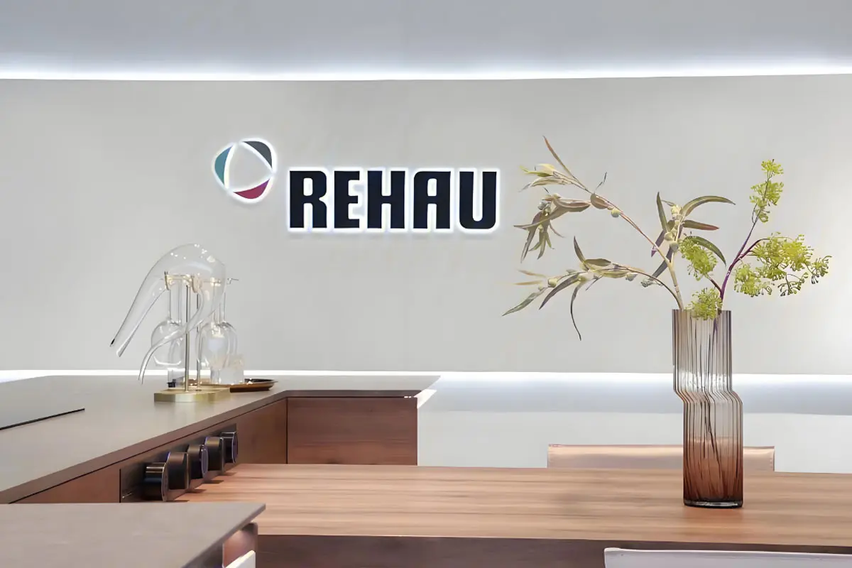 REHAU瑞好门窗logo设计含义及门窗品牌设计理念-诗宸标志设计